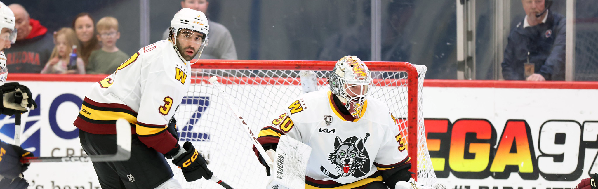 WOLVES FALL TO ROADRUNNERS 5-3 - Chicago Wolves