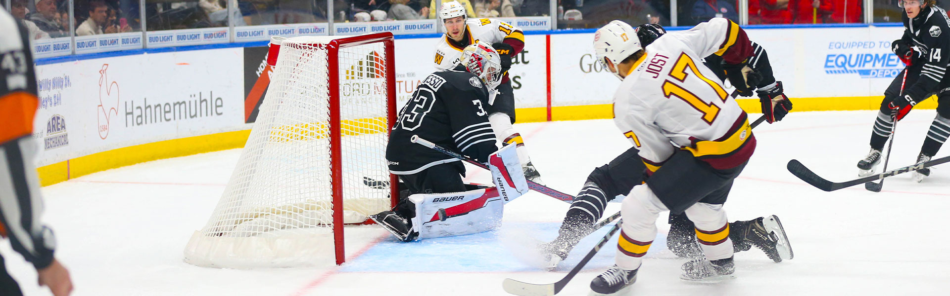 WOLVES RALLY TO TOP ICEHOGS 5-3 - Chicago Wolves