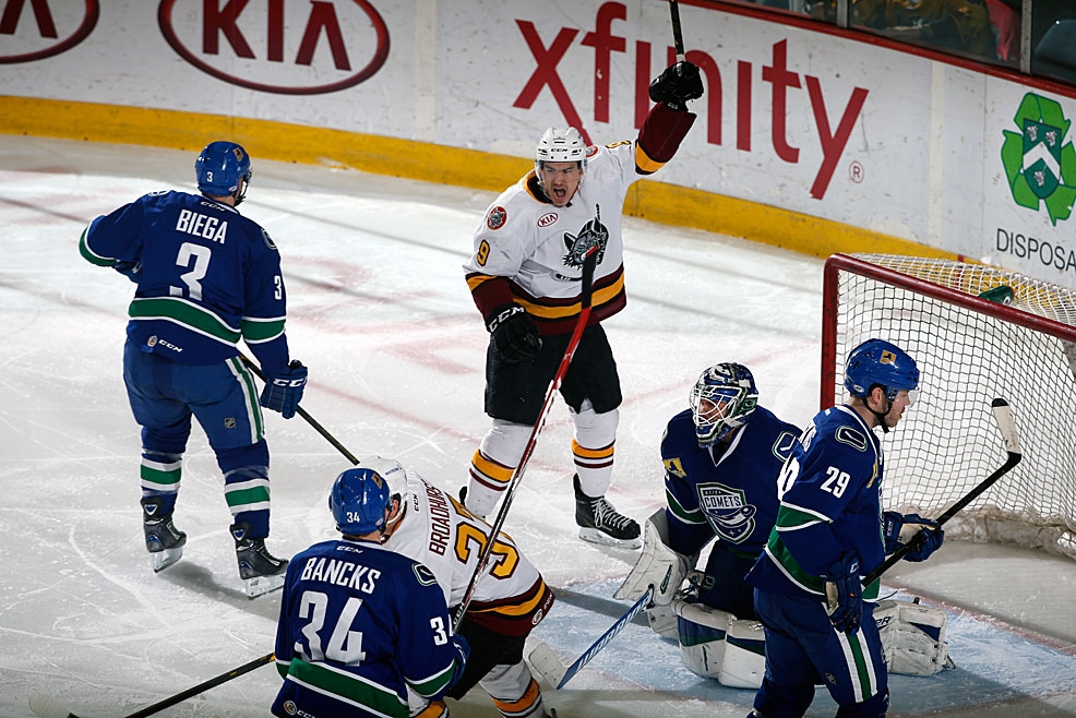 Wolves square series with 2-1 triumph - Chicago Wolves